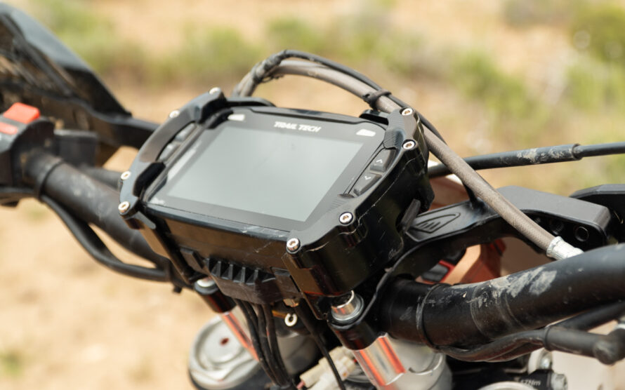 [Review] The Voyager Pro Protector by Trail Tech – Adventure Rig