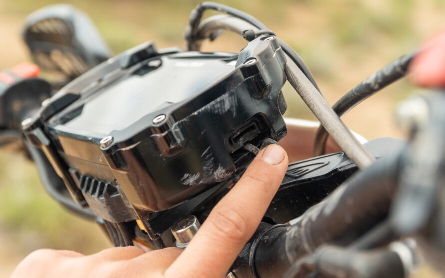 [Review] The Voyager Pro Protector by Trail Tech – Adventure Rig
